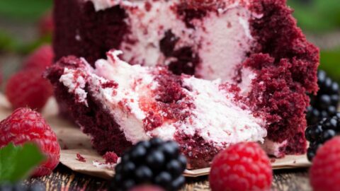 What Filling Goes With Red Velvet Cake? 7 Ideas