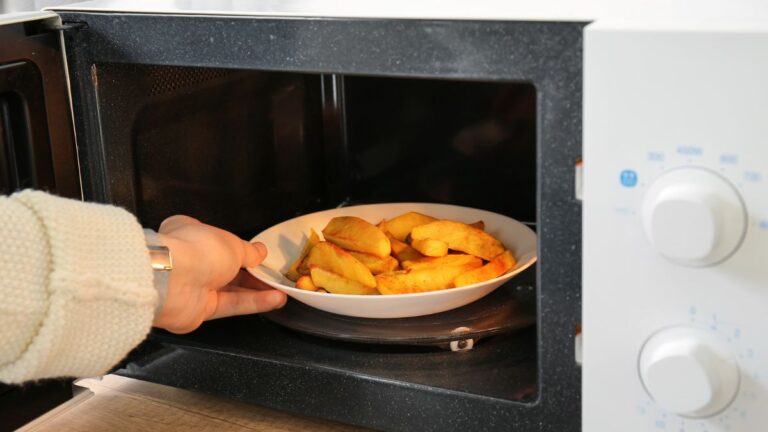 How to Reheat Popeyes Fries? [5 Methods]